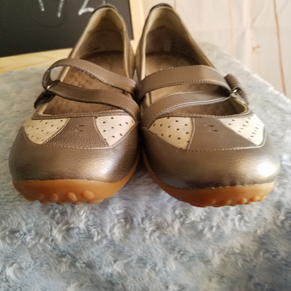 Privo | Shoes | Privo By Clarks Mary Jane Style Flats Size 9 2 | Poshmark